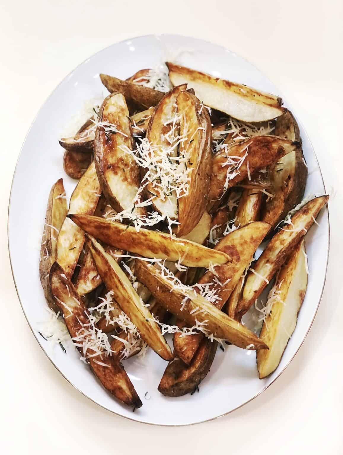 Crisp Italian Roasted Potatoes (With Pecorino And Rosemary) - Keeping ...