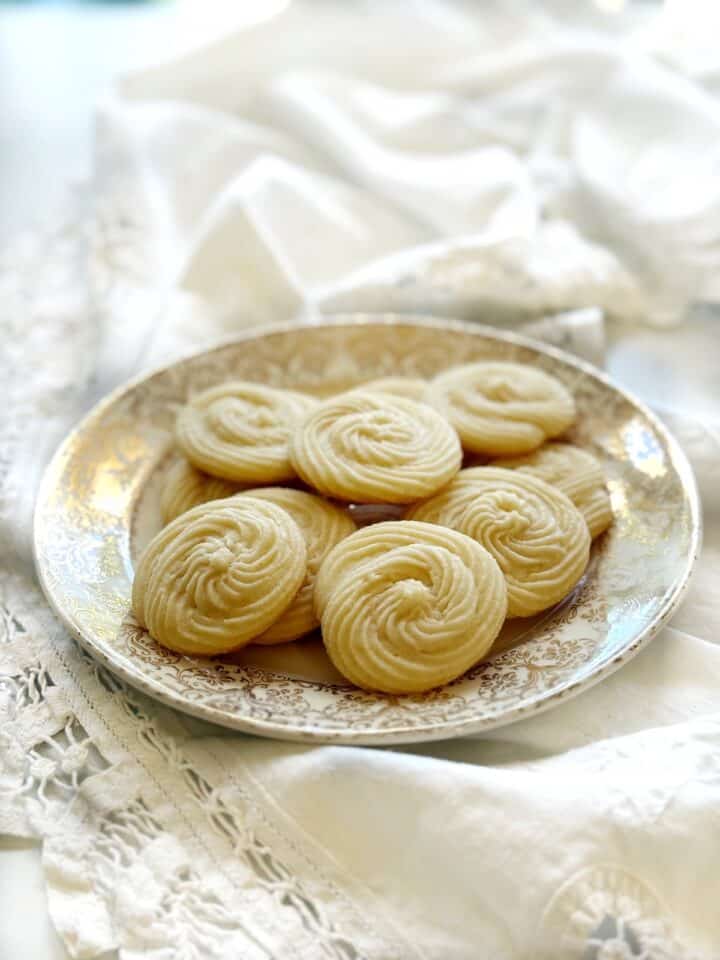 Whipped Italian Anise Shortbread Cookies - Keeping It Simple Italian
