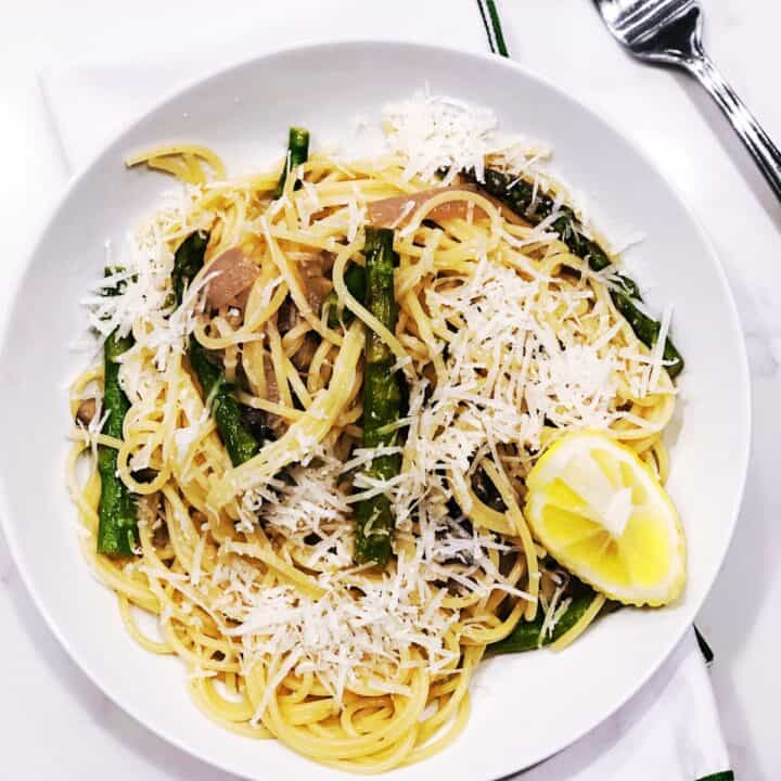 Easy Garlicky Asparagus Lemon Spaghetti - Keeping It Simple Italian